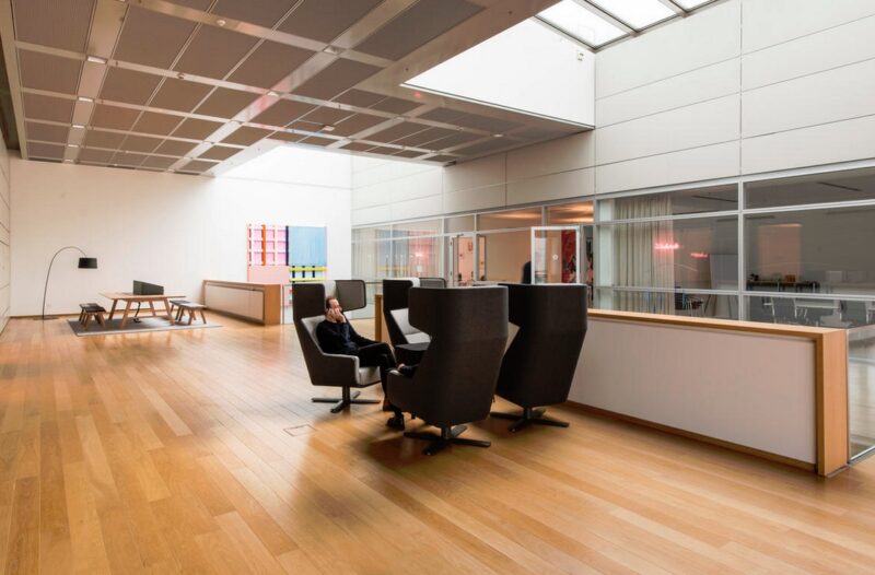 BuzziMe Seating With Acoustic Foam For Privacy And Comfort